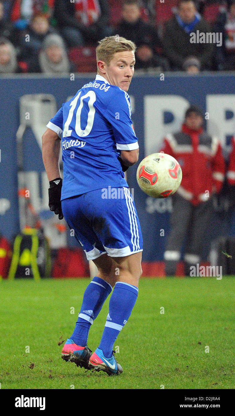 Schalke's Lewis Holtby keeps his eyes on the ball during the Bundesliga ...