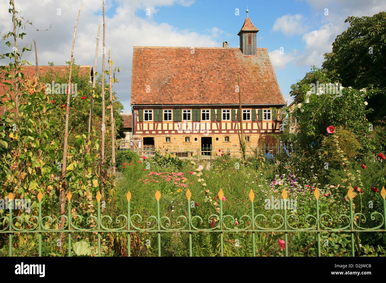 Farm house with vegetable garden Stock Photo - Alamy
