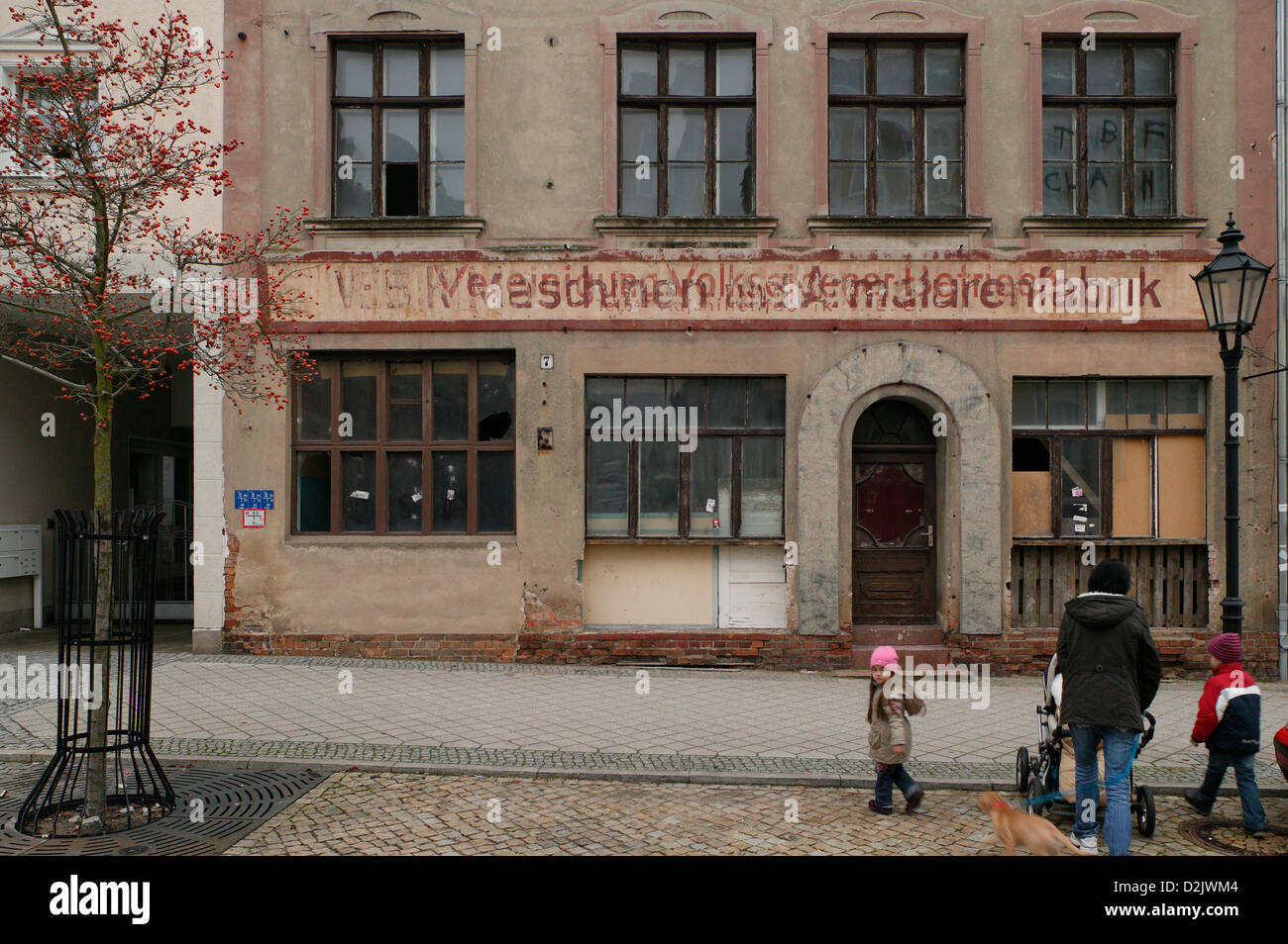 Industriegebaeude season break hi-res stock photography and images - Alamy