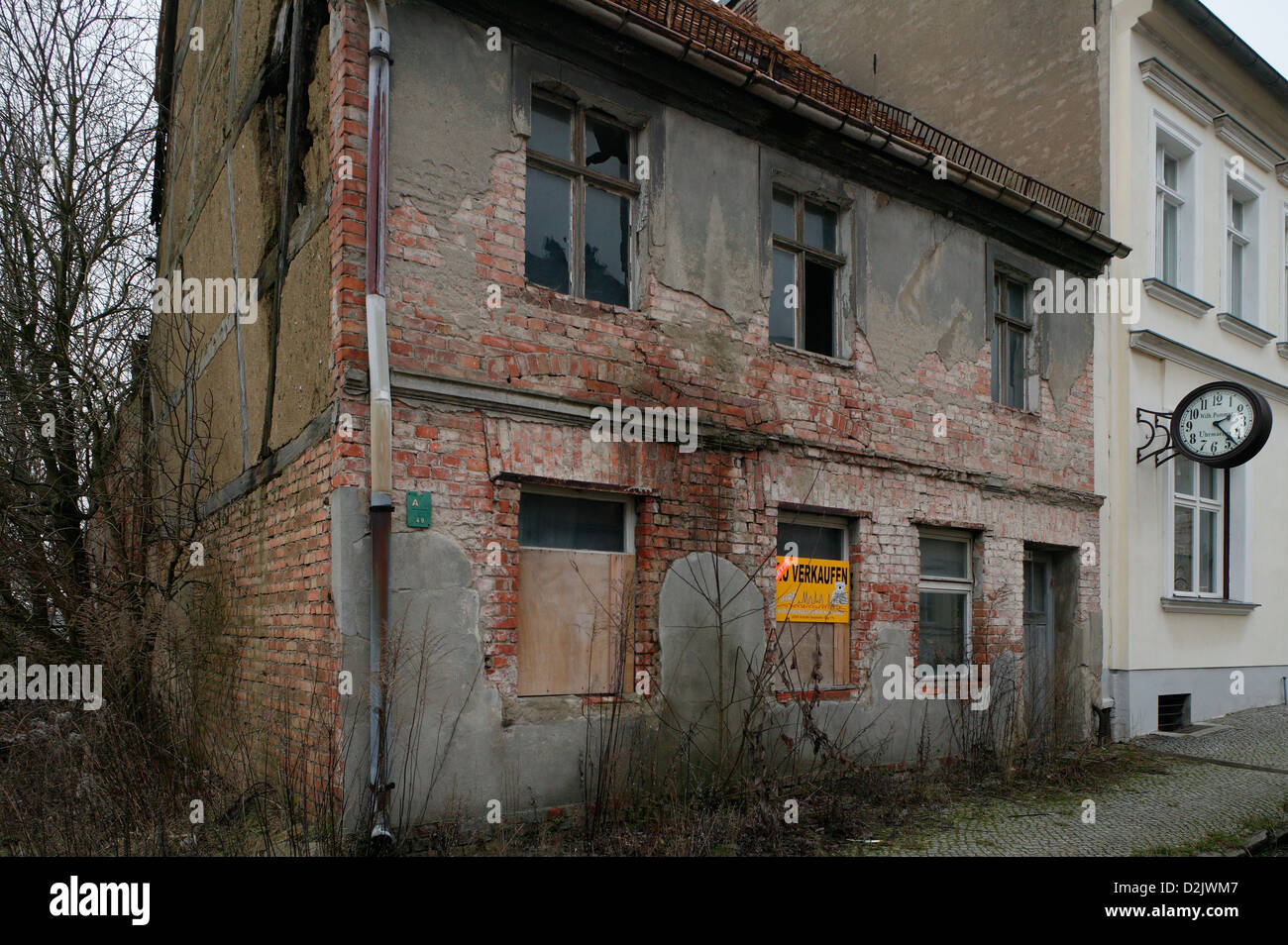 Bad Freienwalde, Germany, rundown house is for sale Stock Photo - Alamy