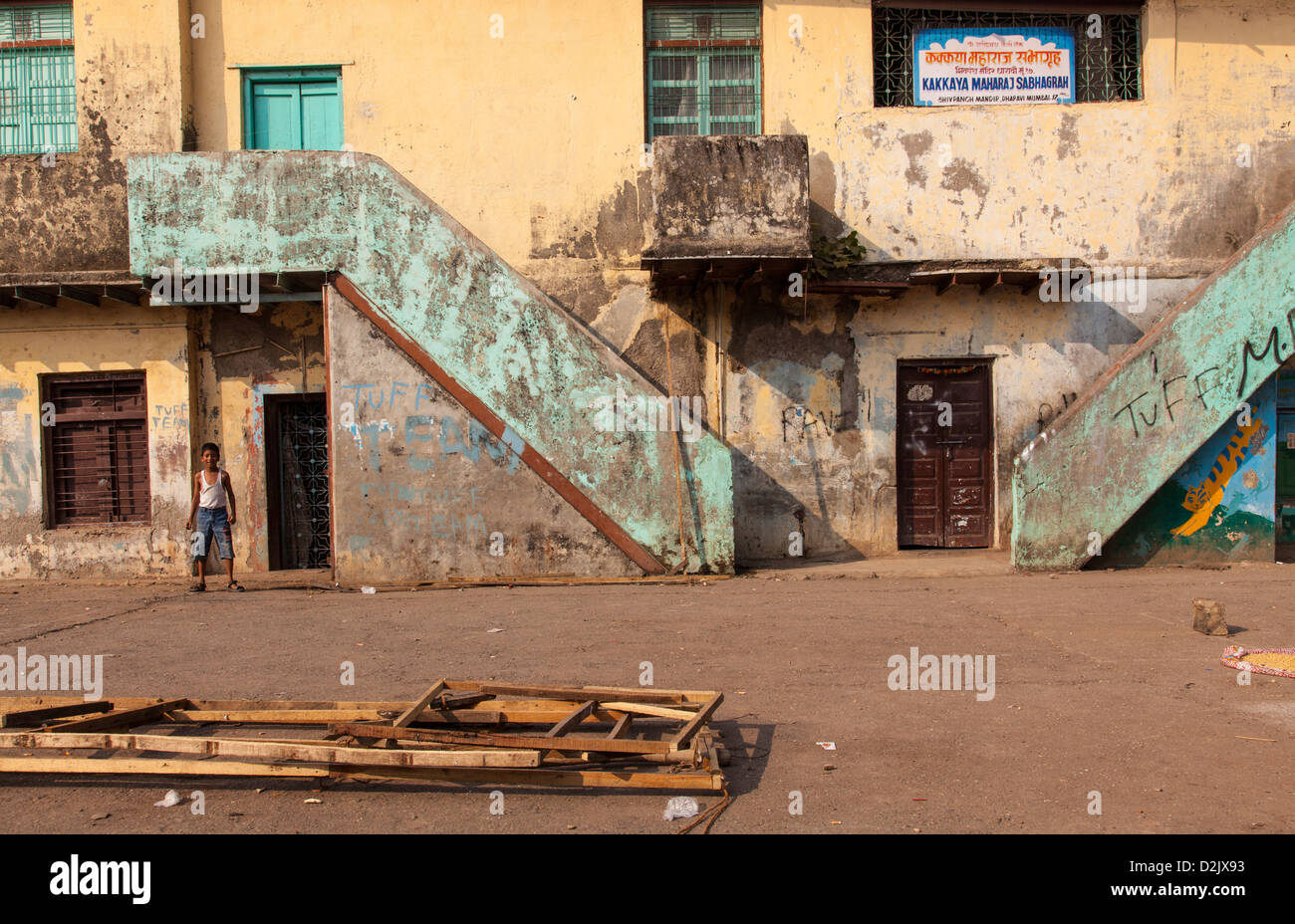 school building in Dharavi Slum, Mumbai, India Stock Photo - Alamy