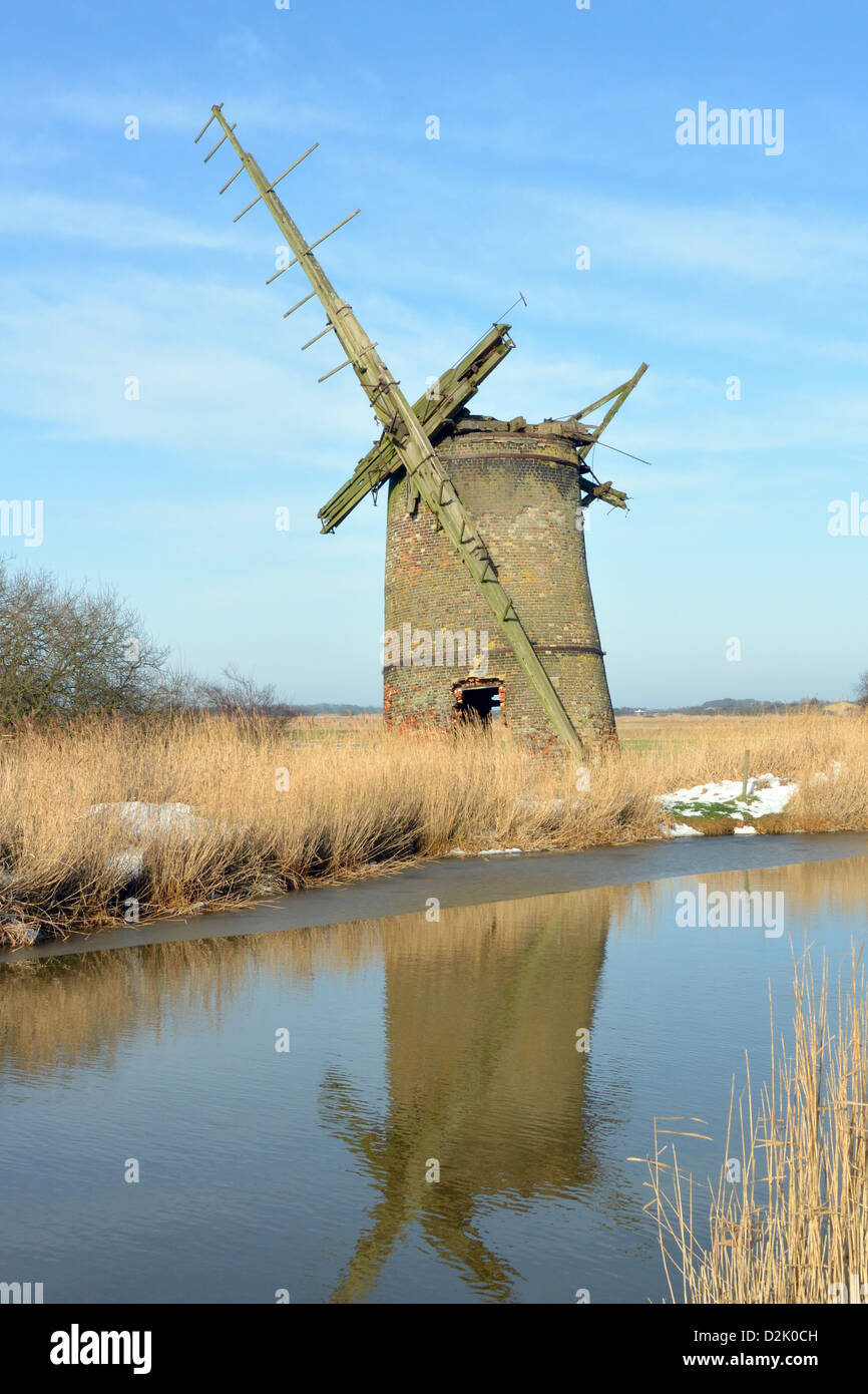 Brograve drainage mill derelict hi-res stock photography and images - Alamy