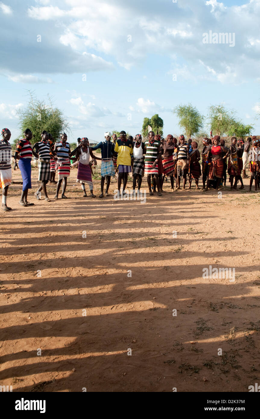 Native people circle hi-res stock photography and images - Alamy