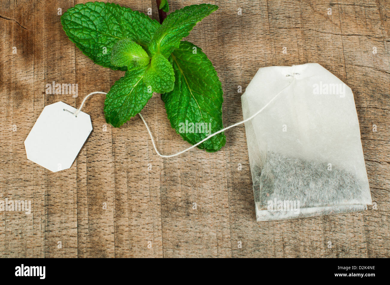 Tea bag and fresh mint on wood plank Stock Photo - Alamy