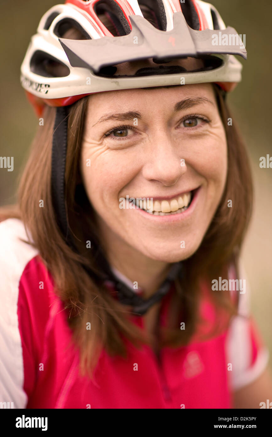 Female cyclist uk hi-res stock photography and images - Alamy