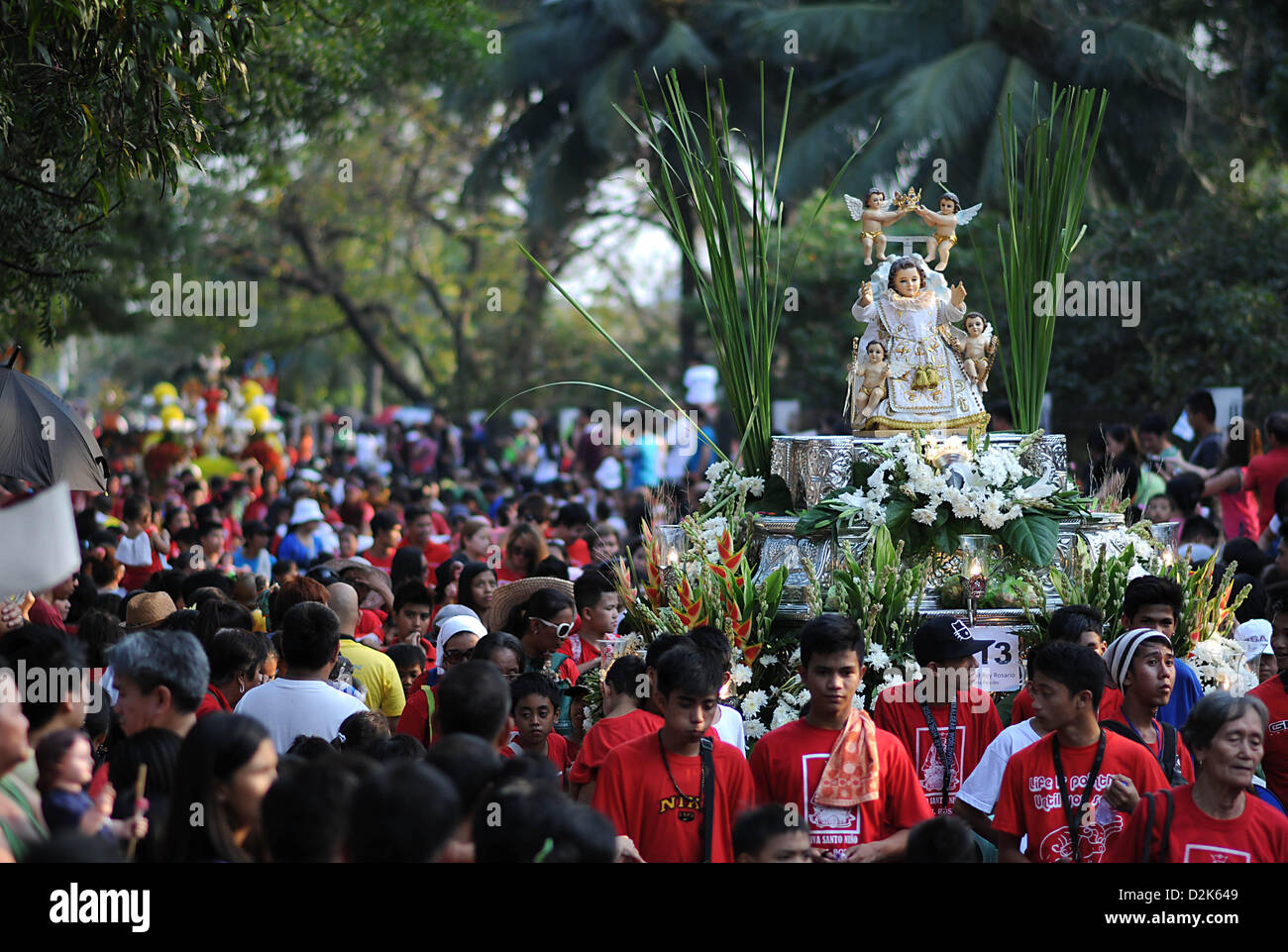 Devotees take part in the Santo Nino Grand Procession In Manila ...