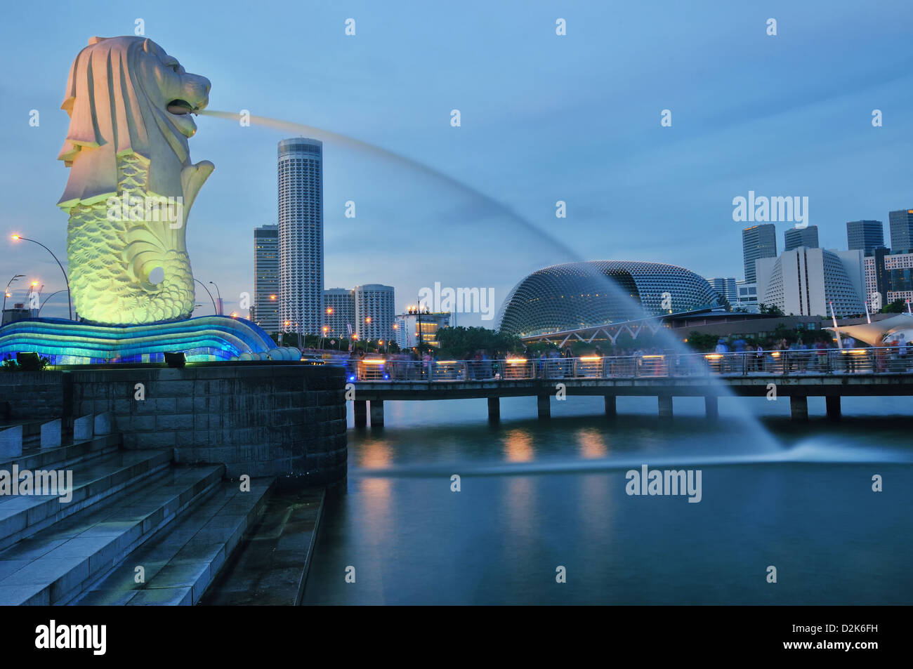 Singapore merlion park statue hi-res stock photography and images - Alamy