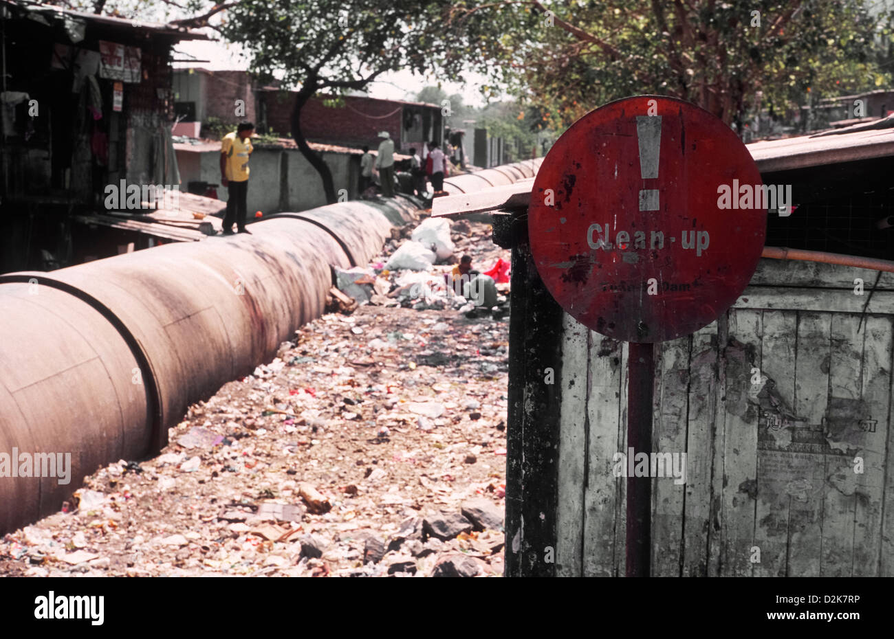 Sewage pipeline and slum Mumbai India Stock Photo - Alamy