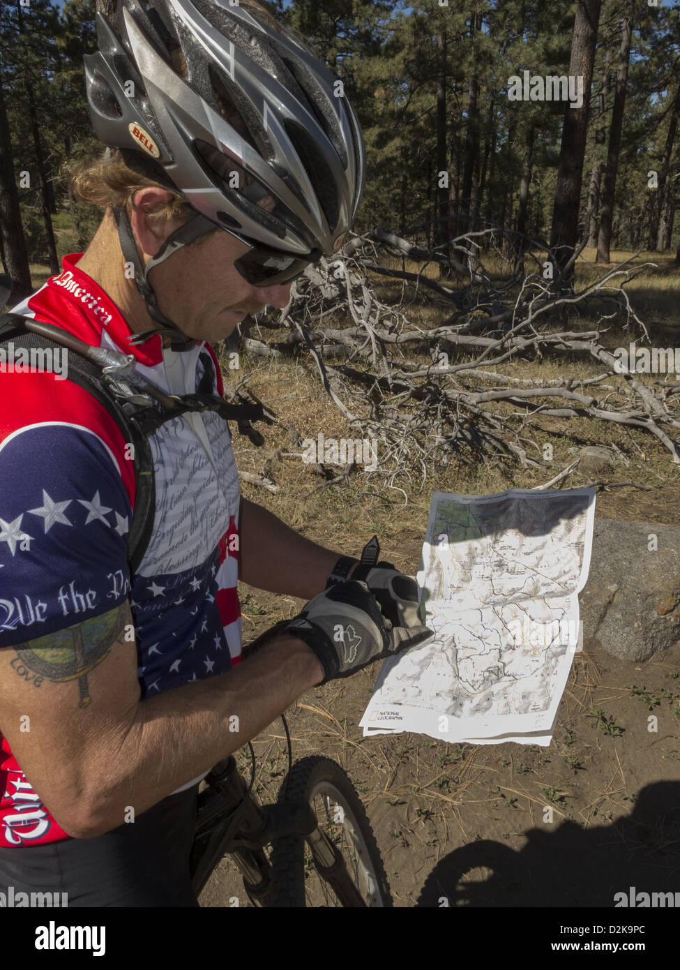 Mountain biker reading map Mount Laguna California Stock Photo - Alamy
