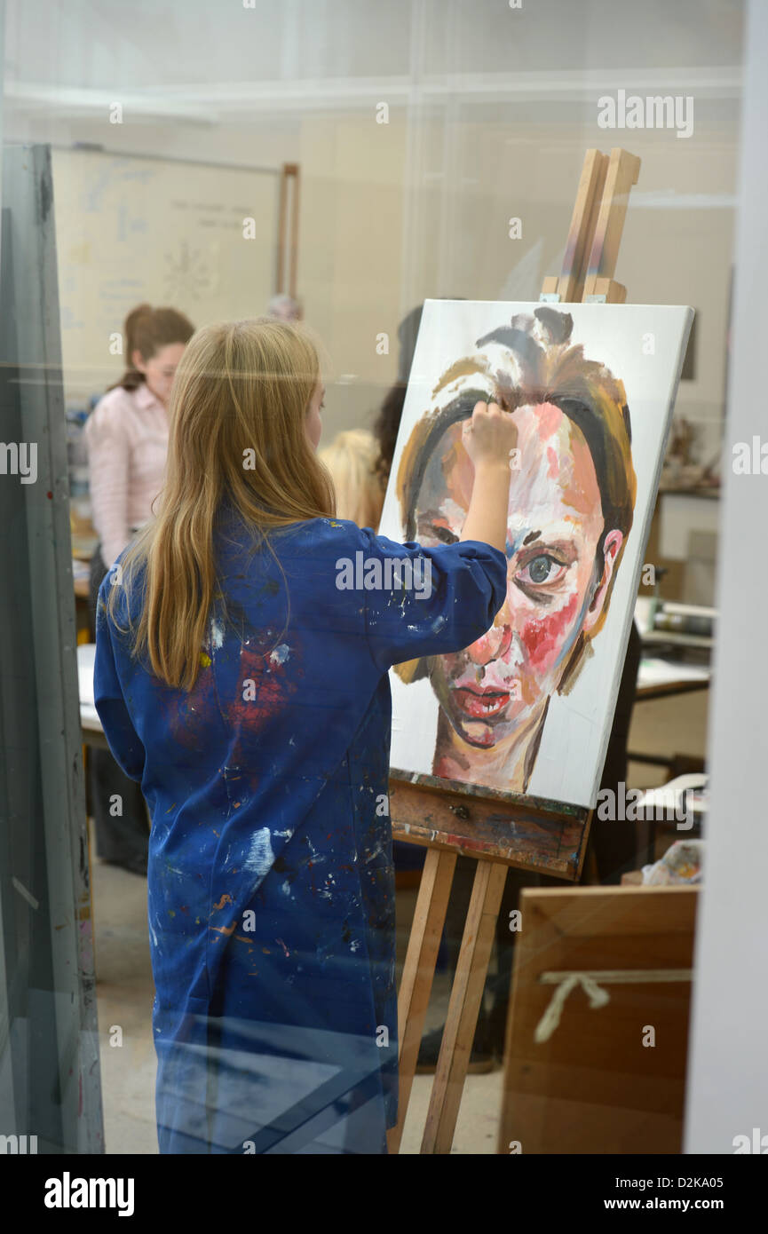 Artist level hi-res stock photography and images - Alamy