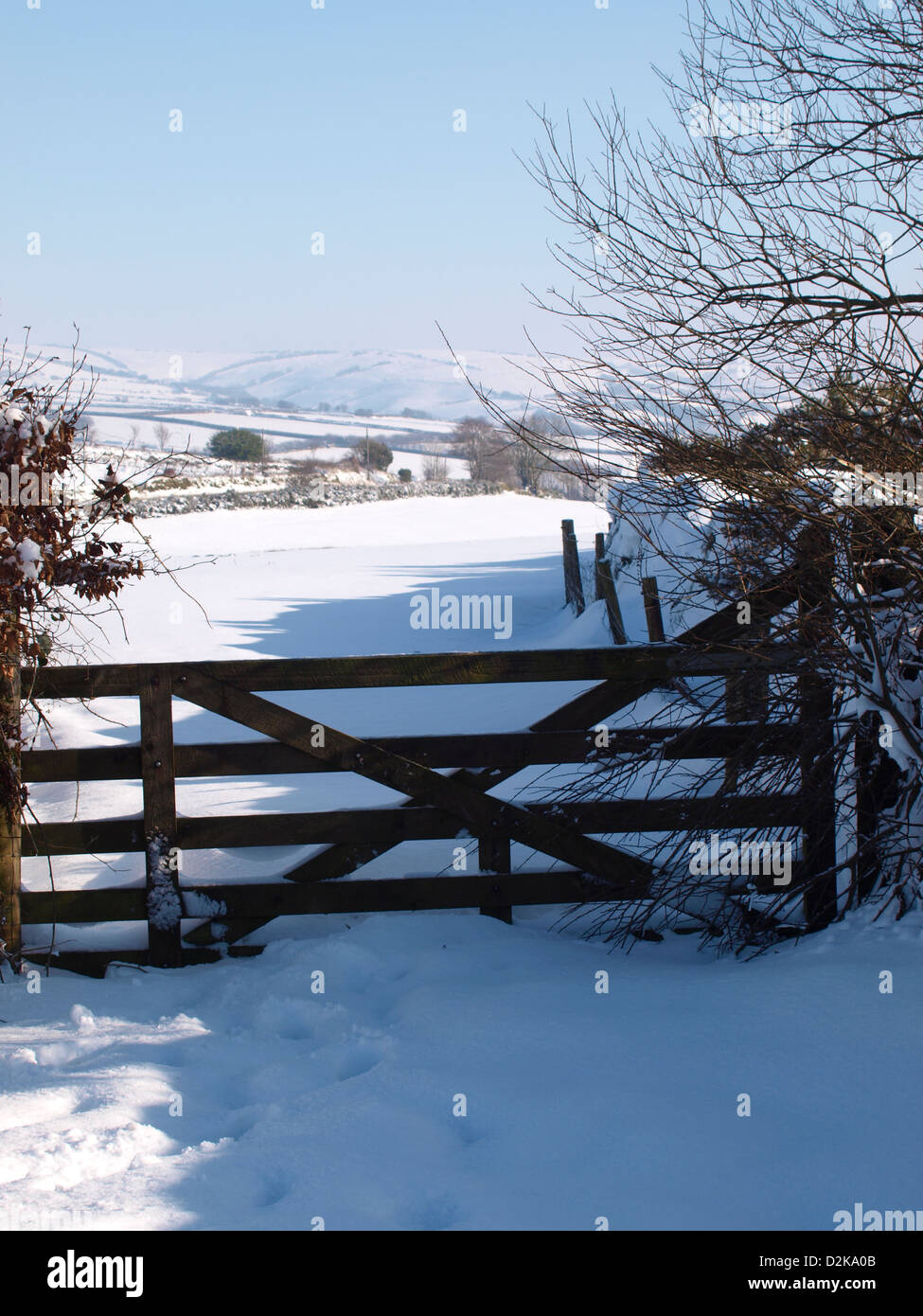 Wooden gate in snow hi-res stock photography and images - Alamy