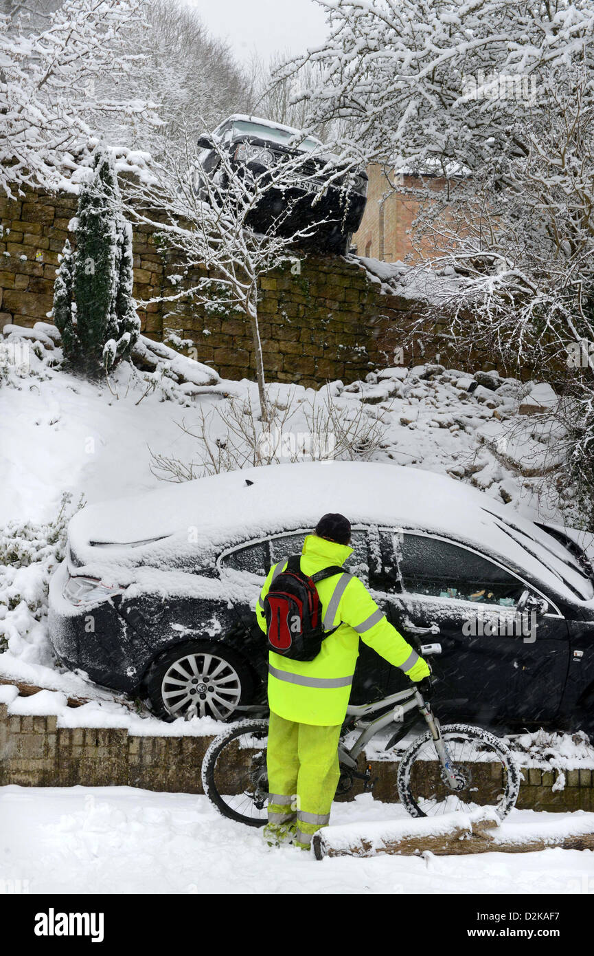 Car sliding off road in snow hi-res stock photography and images - Alamy
