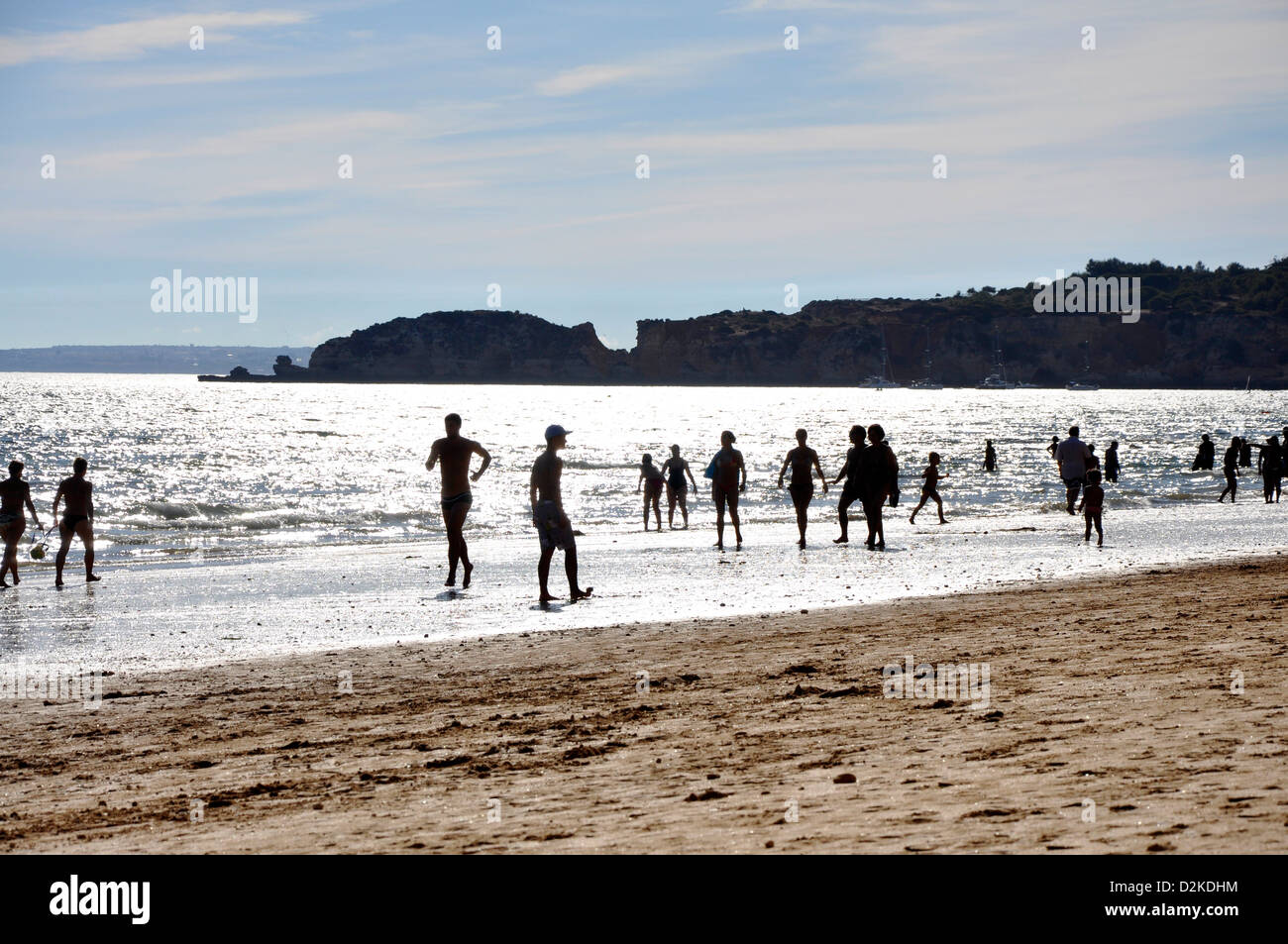 Silhouettes of people on Praia de Rocha, Portimão, Portimao ...