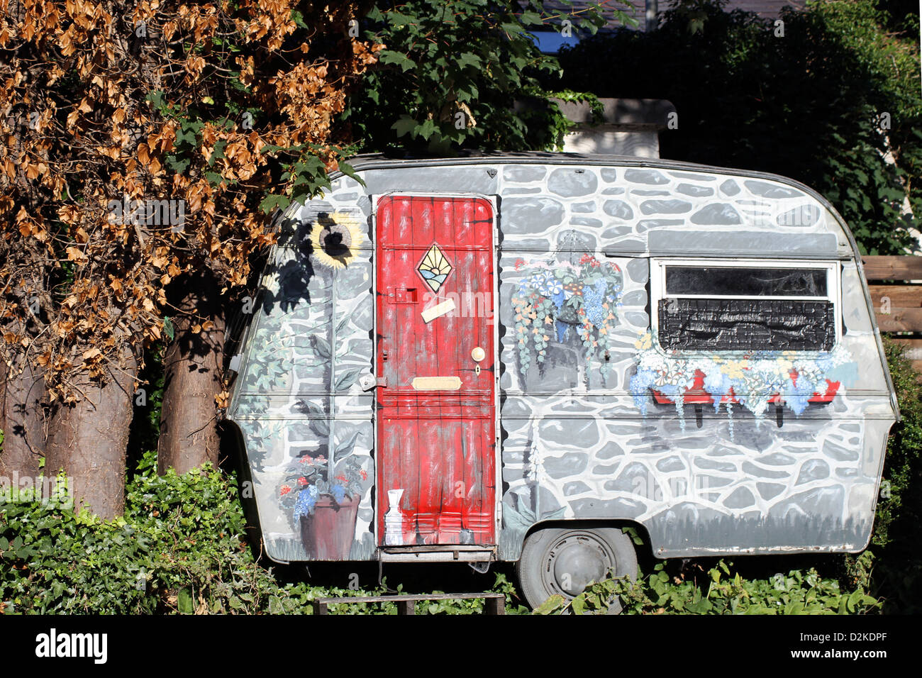 Caravan with flowers hi-res stock photography and images - Alamy