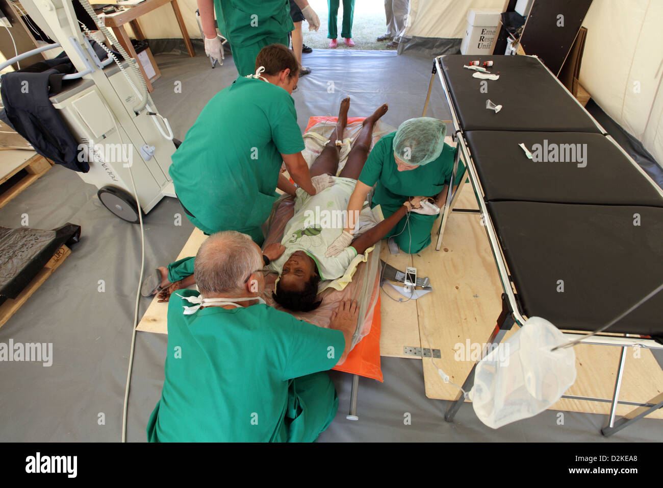 People being treated hospital hi-res stock photography and images - Alamy