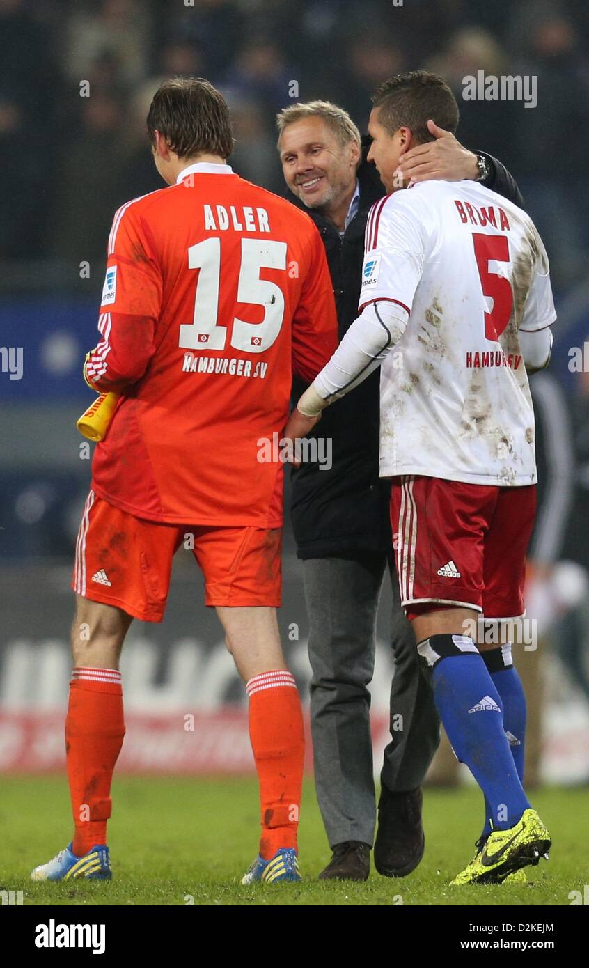 Hamburg's head coach Thorsten Fink (C) celebrates their victory with ...