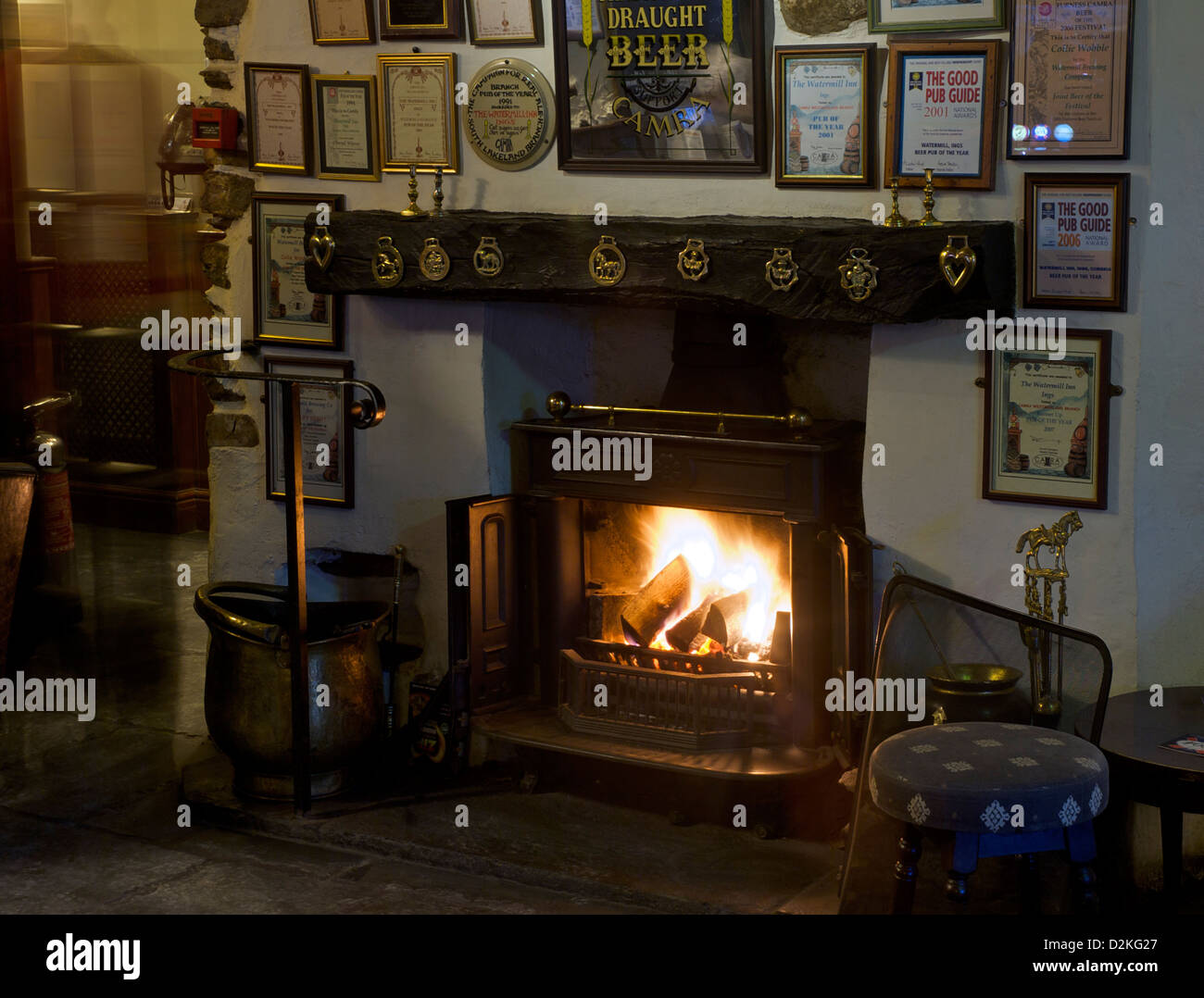 Pub fire hi-res stock photography and images - Alamy