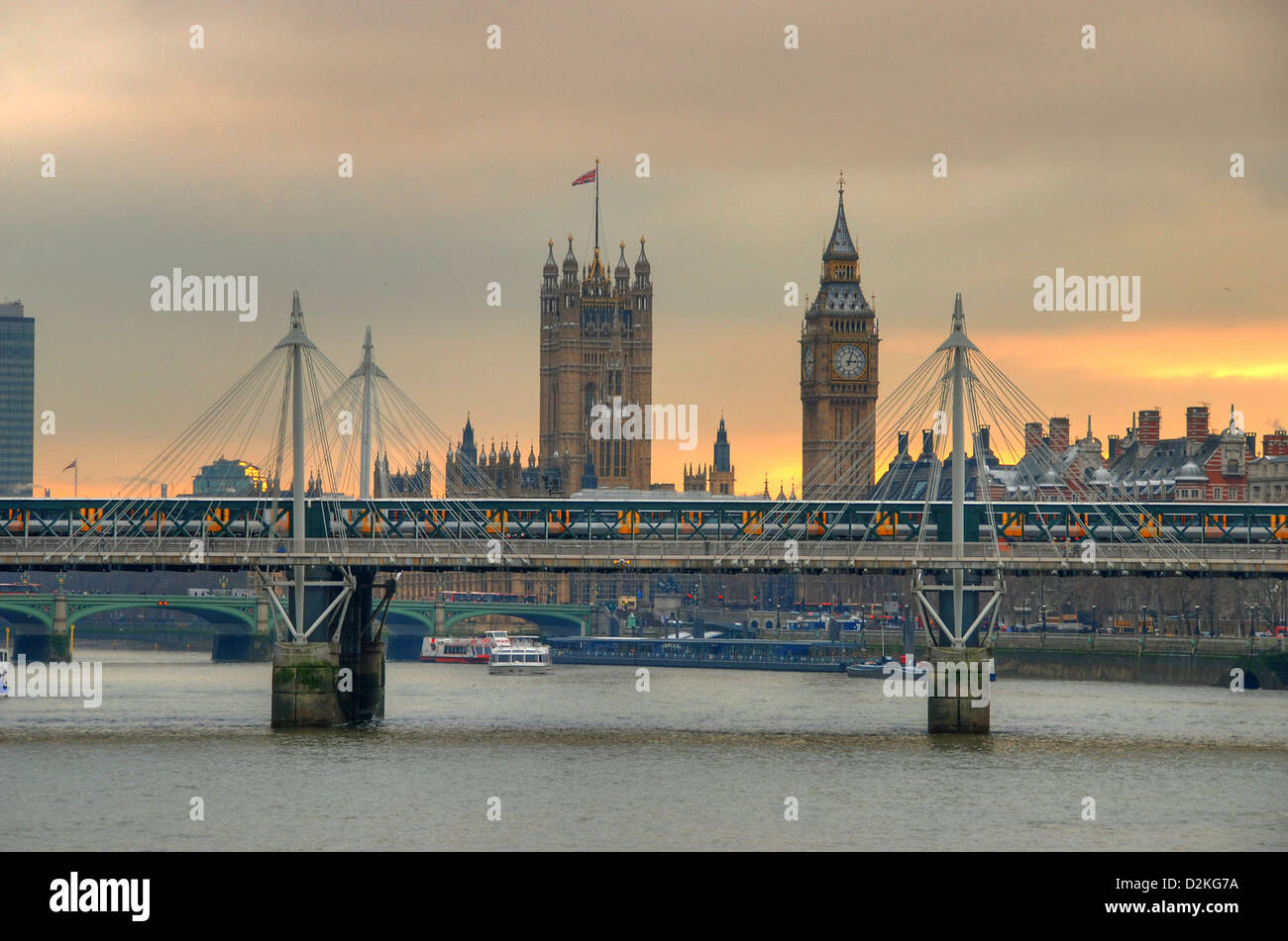 Sunset over the Houses of Parliament with Waterloo Bridge over the ...