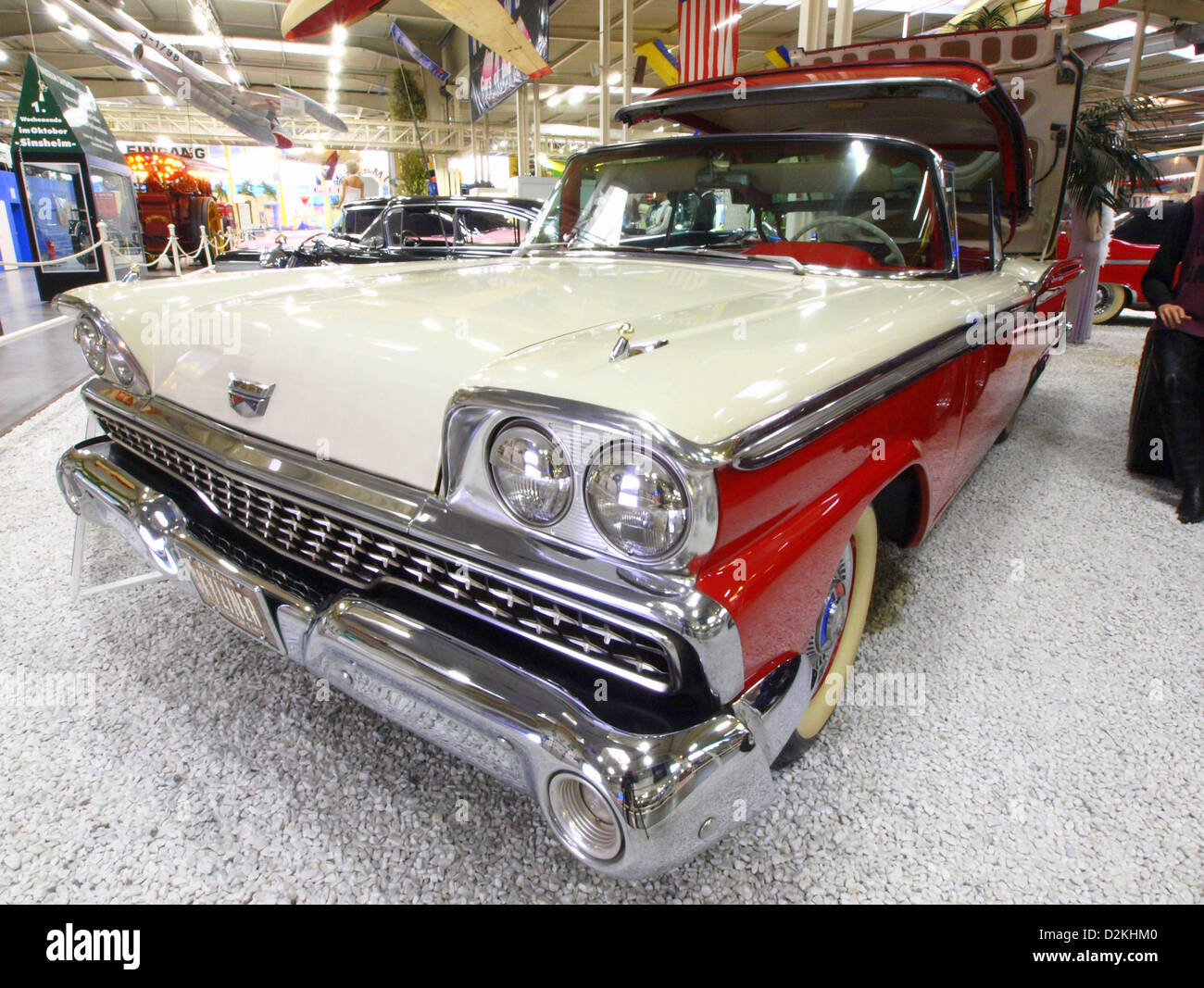 Classic car production hi-res stock photography and images - Alamy