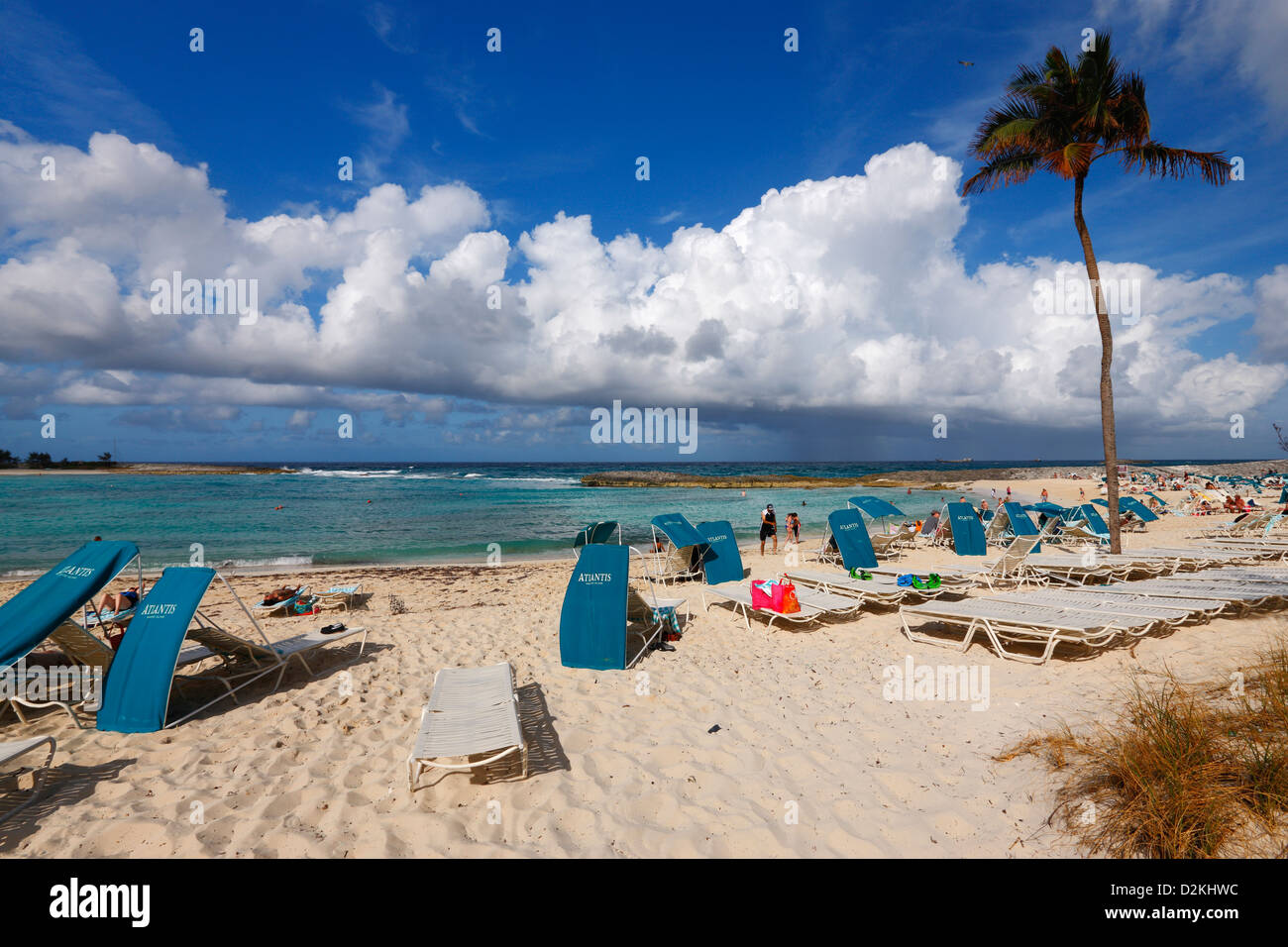 Atlantis beach resort hi-res stock photography and images - Alamy