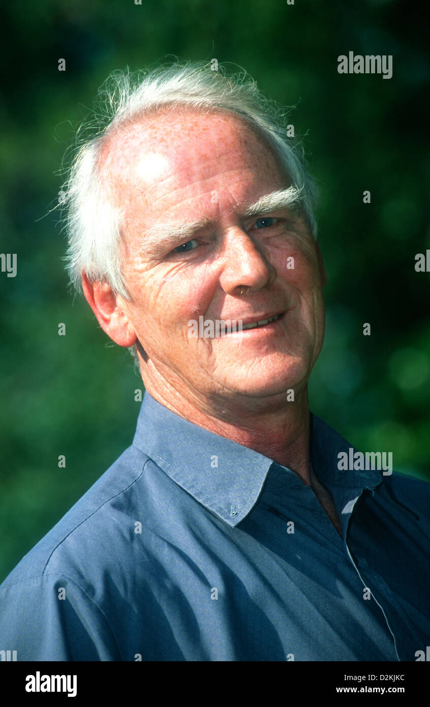 Smiling older man uk hi-res stock photography and images - Alamy
