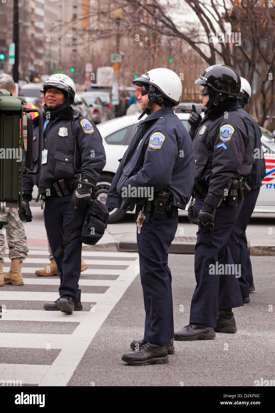 Crowd control hi-res stock photography and images - Alamy