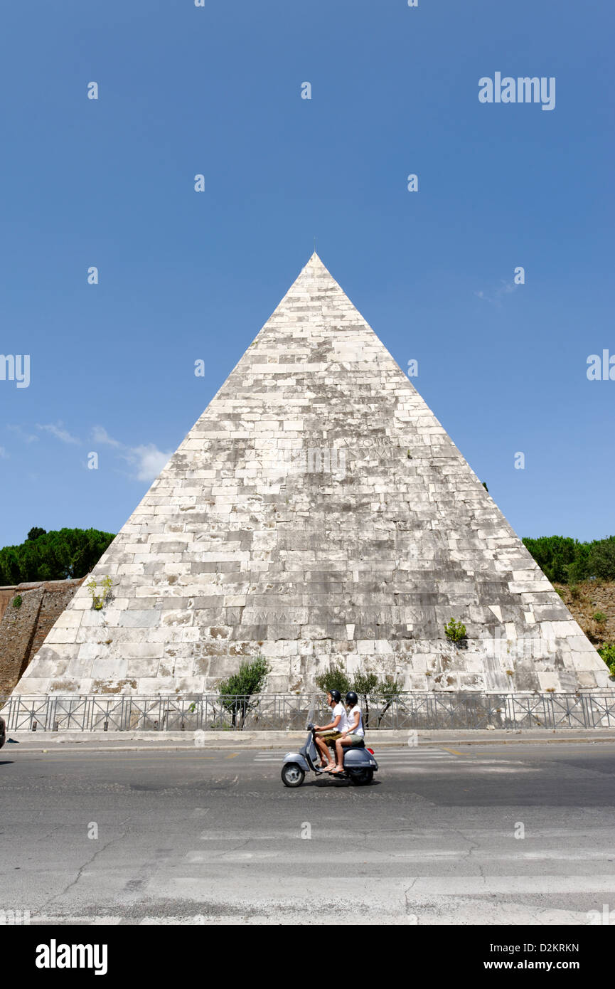 Rome. Italy. View of the Egyptian like landmark Pyramid of Caius ...