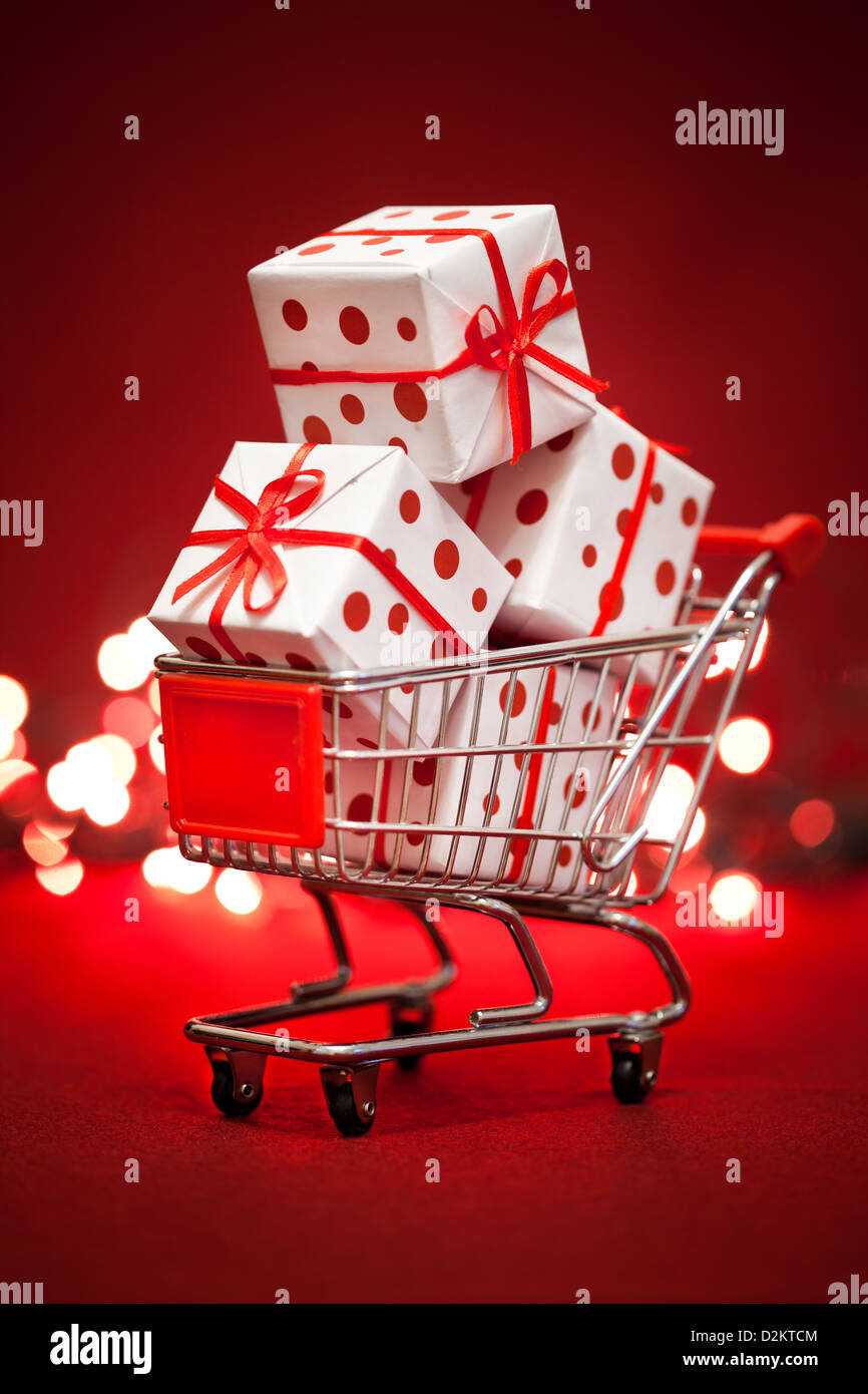 Box wrapping hi-res stock photography and images - Alamy