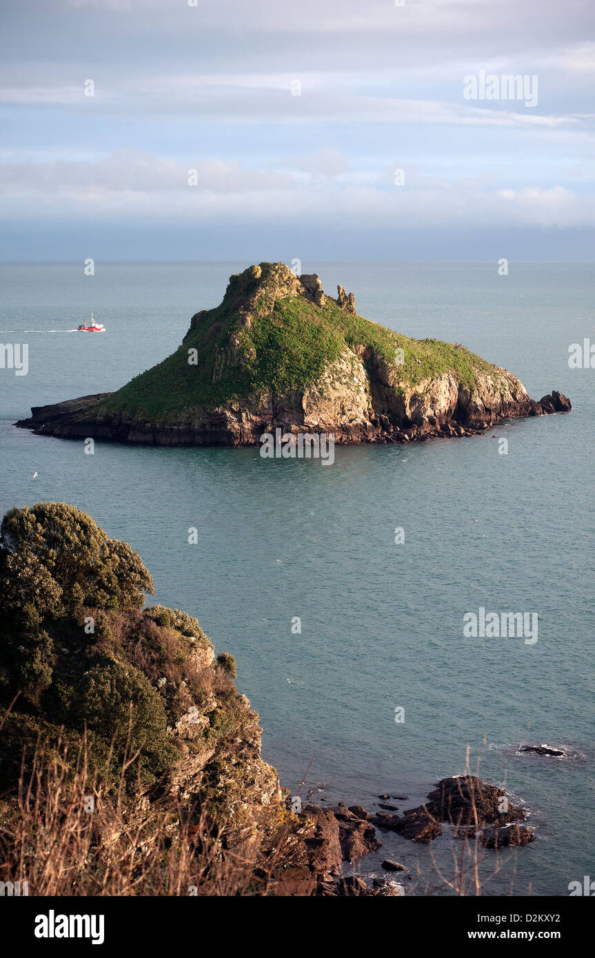 Trawler rounding Thatcher Rock,Torquay,Torbay,Headland Stock Photo - Alamy