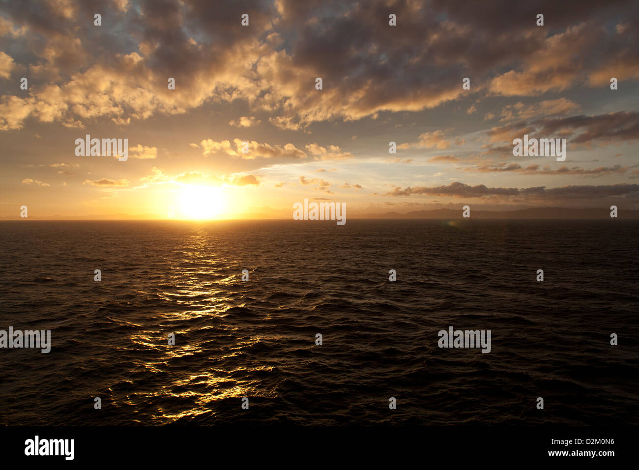 Yellow sunset on the South Pacific Ocean, New Zealand seascape Stock ...