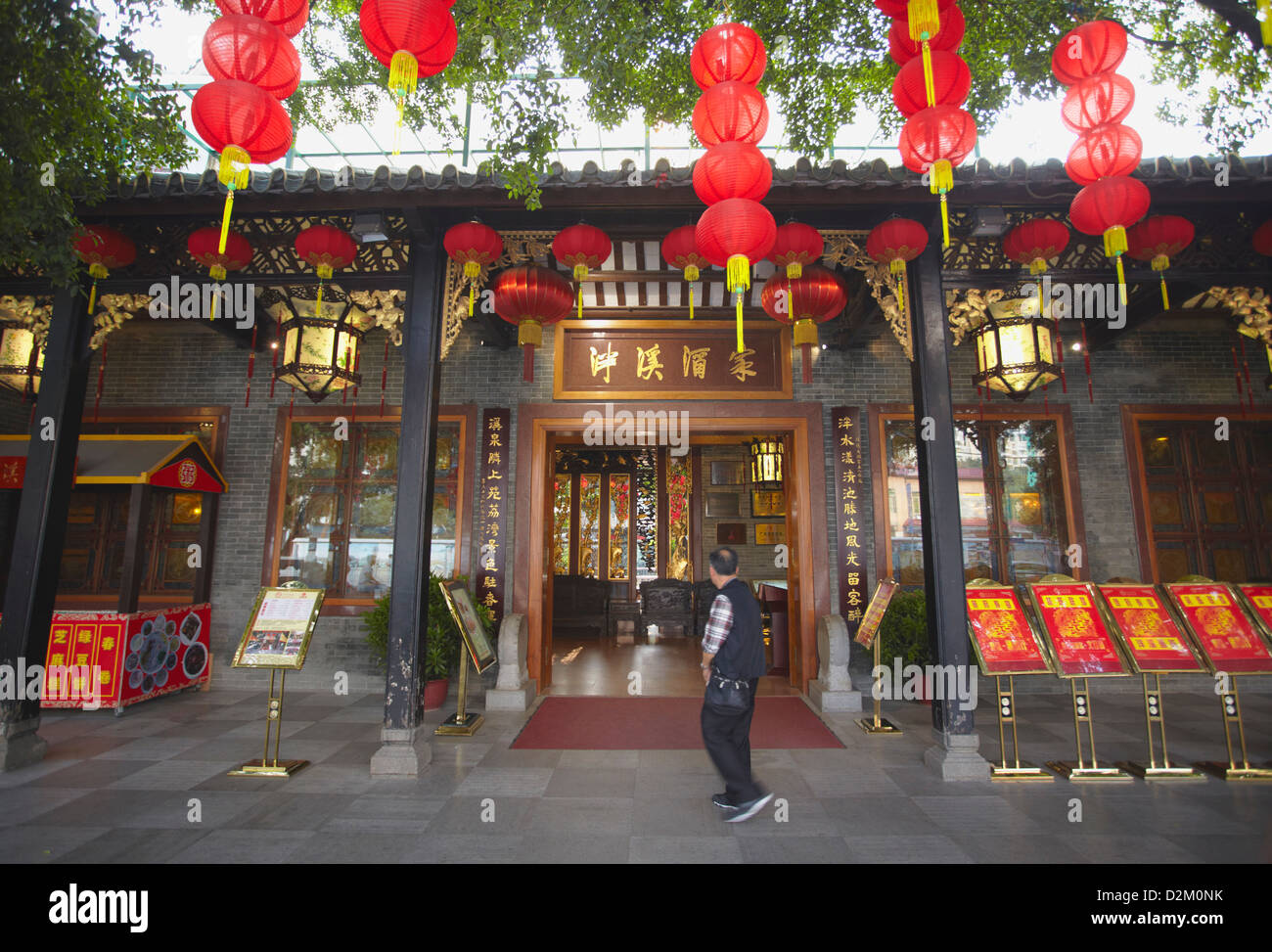 Man walking outside restaurant hi-res stock photography and images - Alamy