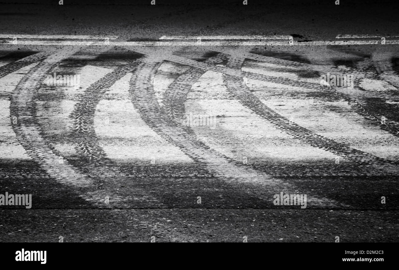 Turning wet tire tracks and line marking on the asphalt road Stock ...
