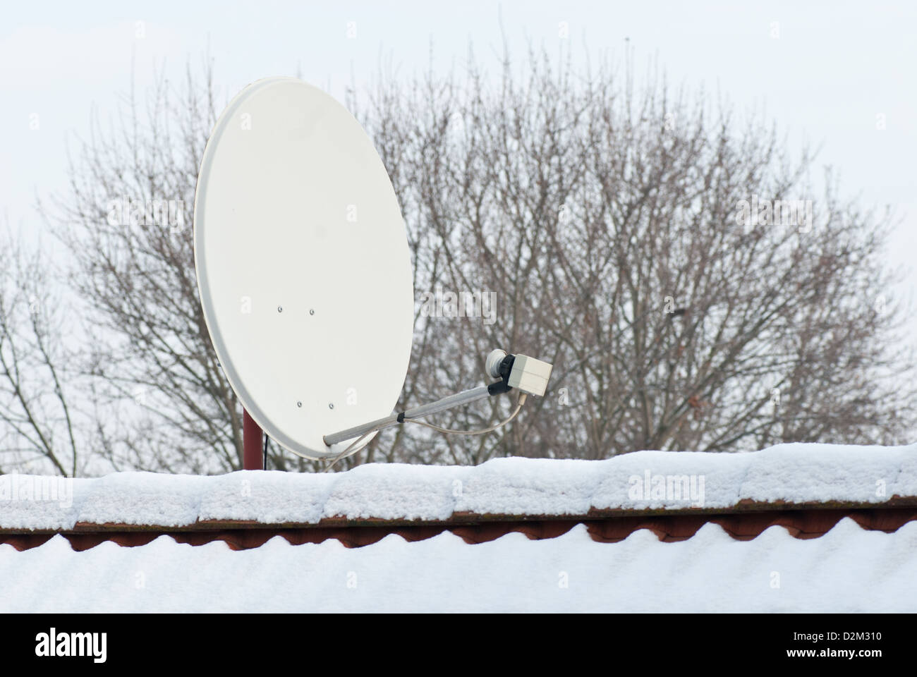 Antenna parabolic hi-res stock photography and images - Alamy