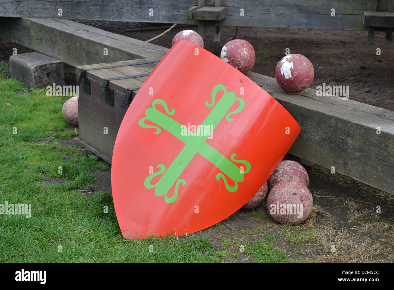 Knights shield hi-res stock photography and images - Alamy