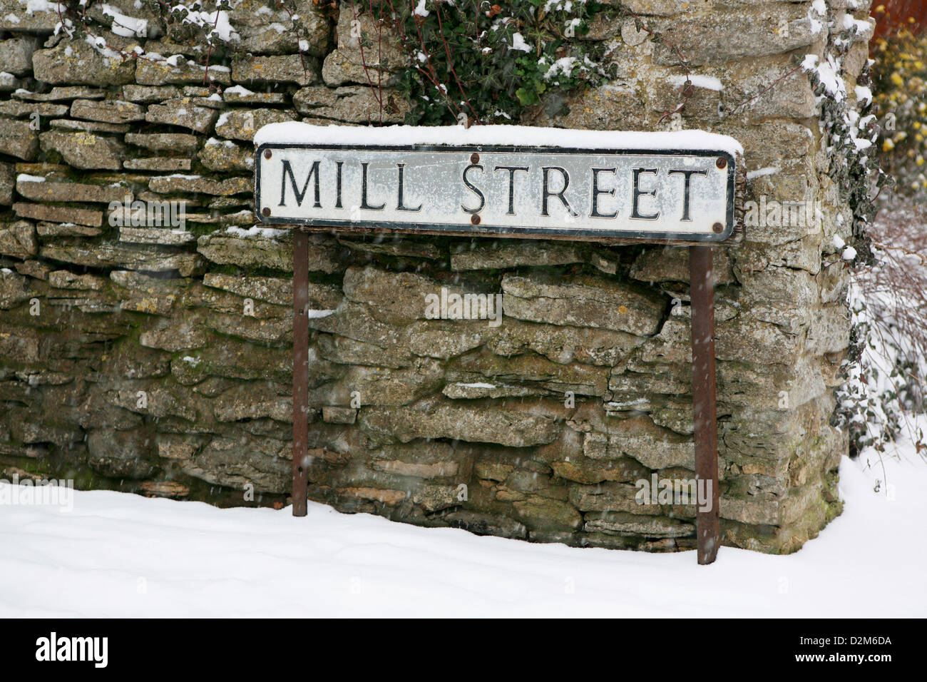 Mill stone sign hi-res stock photography and images - Alamy