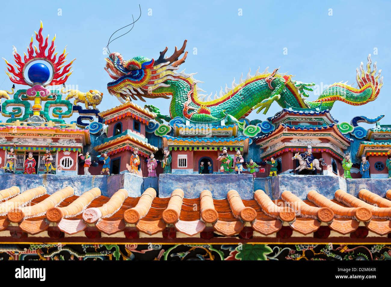 Gold dragon sculpture in the chinese temple hi-res stock photography ...