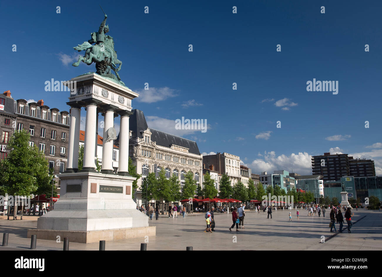 VERCINGETORIX STATUE PLACE DE LA JAUDE CLERMONT FERRAND CANTAL AUVERGNE ...