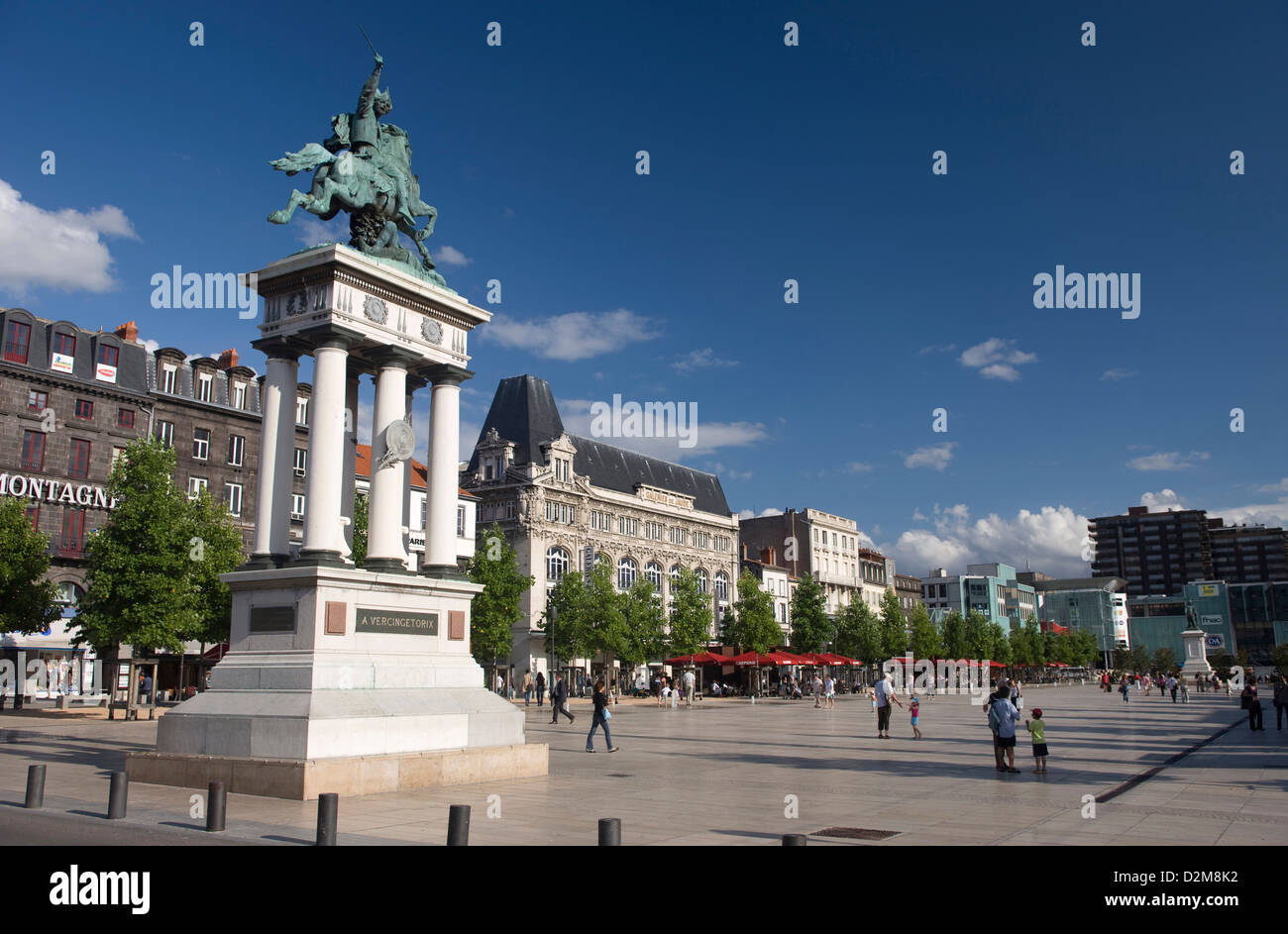 VERCINGETORIX STATUE PLACE DE LA JAUDE CLERMONT FERRAND CANTAL AUVERGNE ...