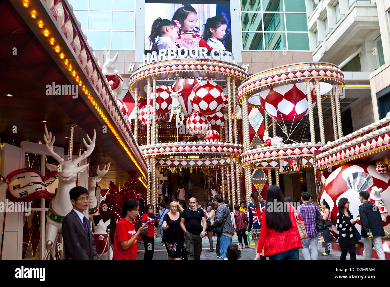 Christmas decoration crowd stairs hi-res stock photography and images - Alamy