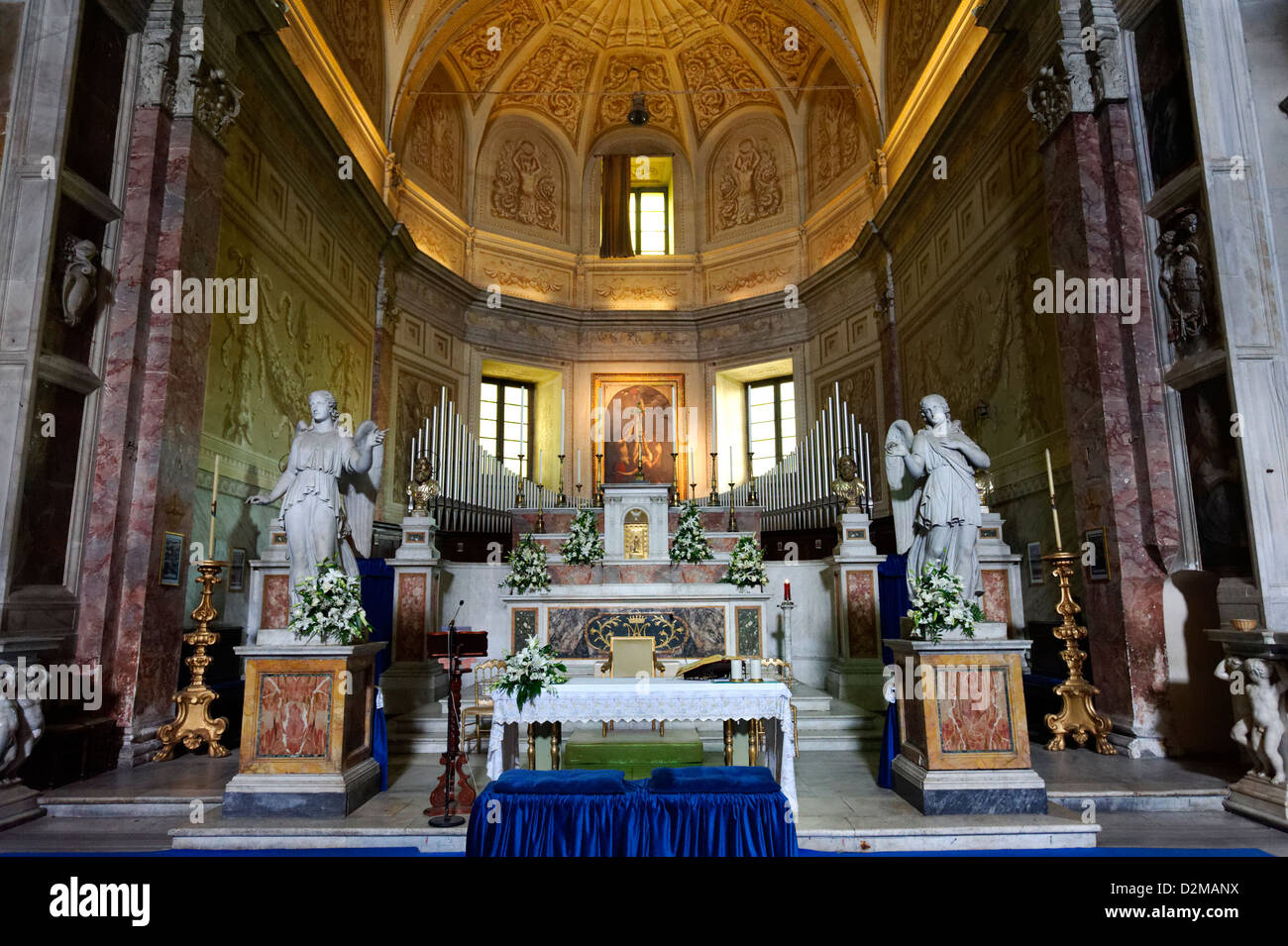 Deep apse hi-res stock photography and images - Alamy