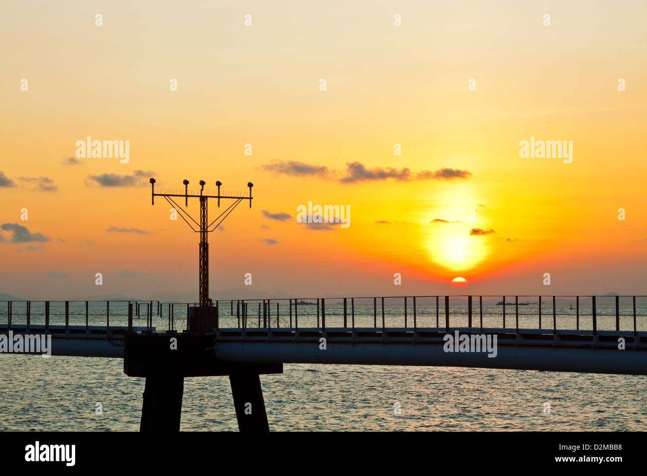 Airport runway lights hi-res stock photography and images - Alamy