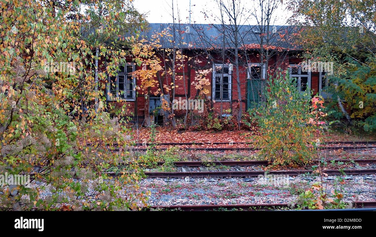 Berlin train tracks grass hi-res stock photography and images - Alamy