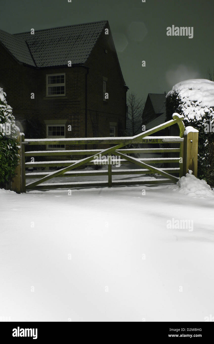 Covered gate hi-res stock photography and images - Alamy