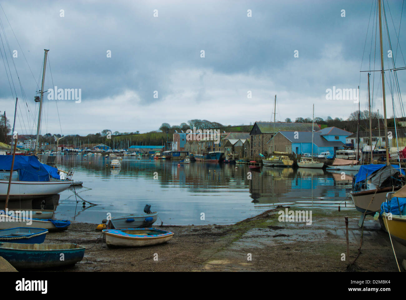 Pretty habour and boats hi-res stock photography and images - Alamy