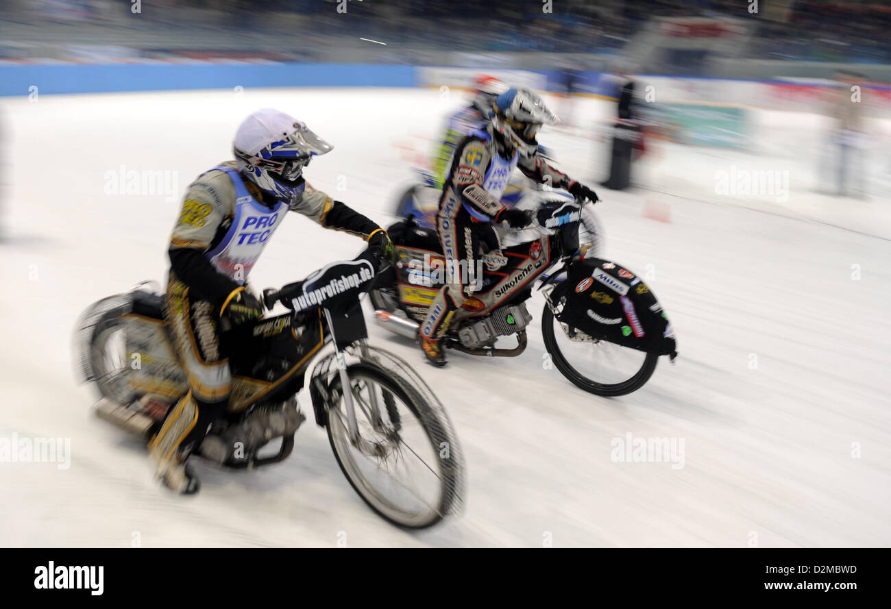 Ice race drivers race during an ice speedway race at EnergieVerbund ...