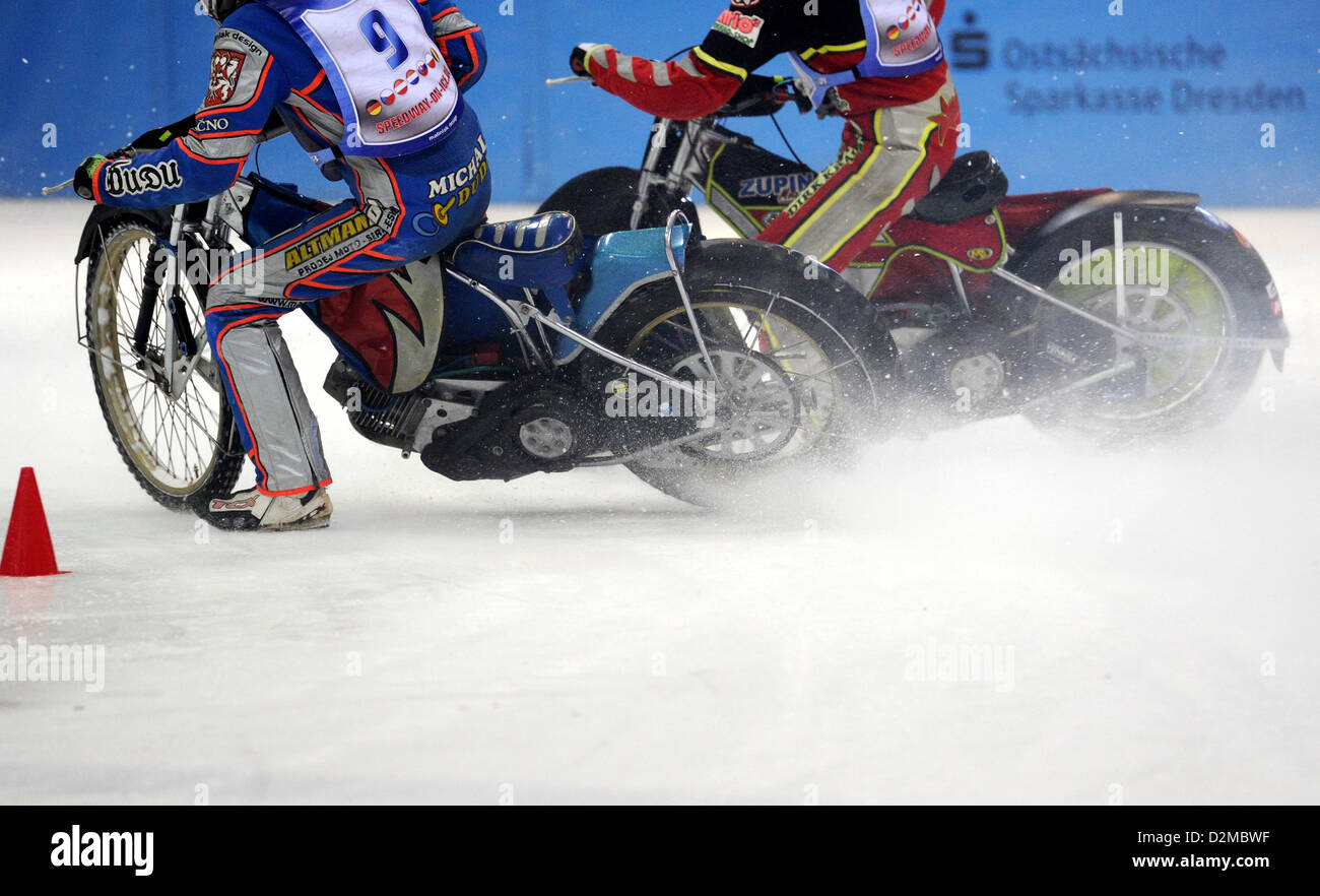 Ice race drivers race during an ice speedway race at EnergieVerbund ...