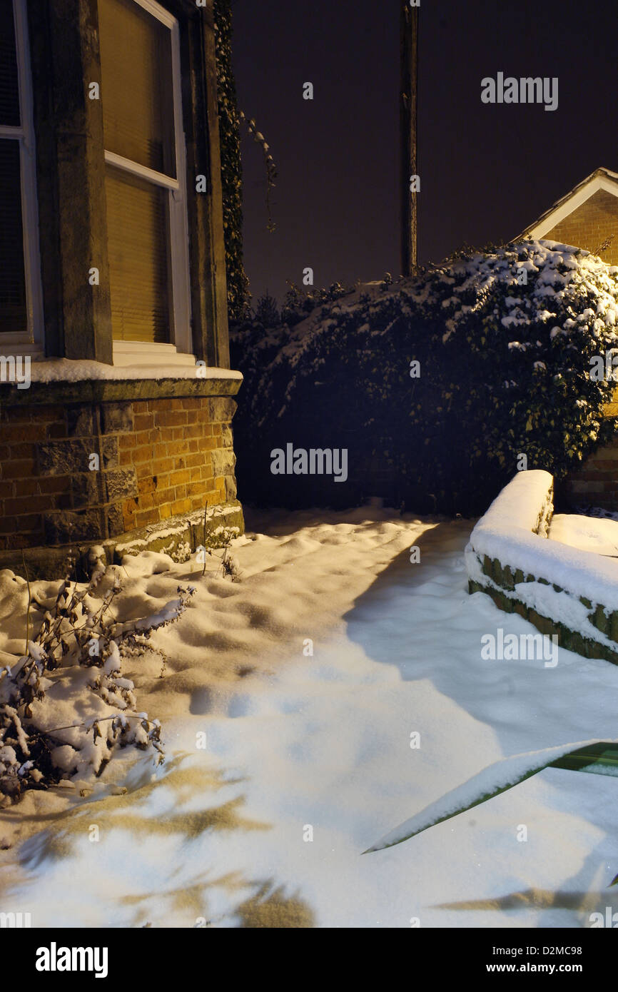 House uk night garden hi-res stock photography and images - Alamy