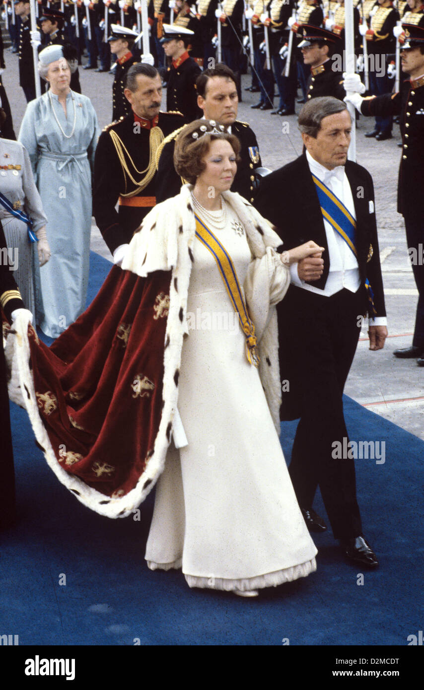 QUEEN BEATRIX OF THE NETHERLANDS ABDICATION FILE PIX: Enthronement ...