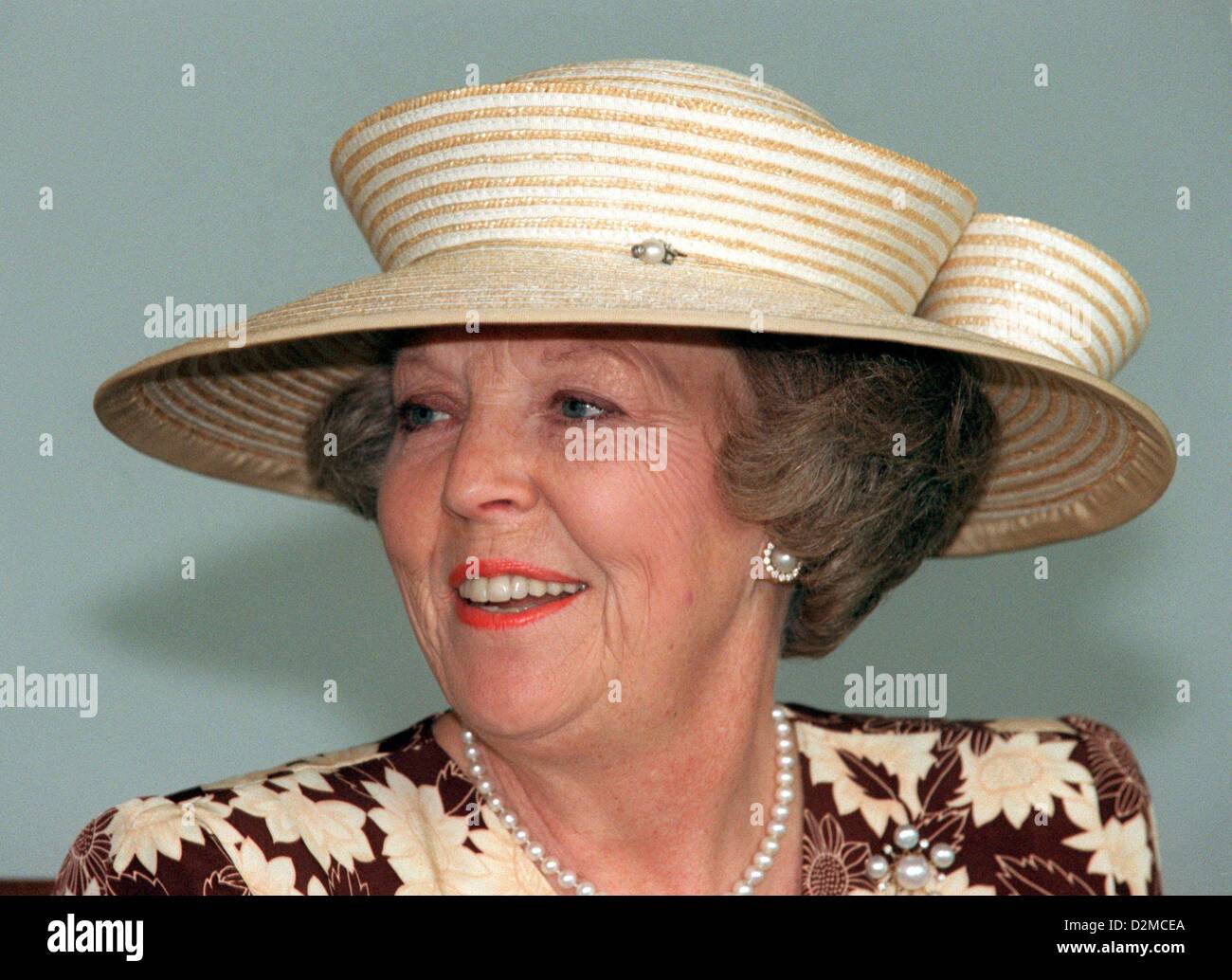Queen beatrix of the netherlands 2000 hi-res stock photography and ...