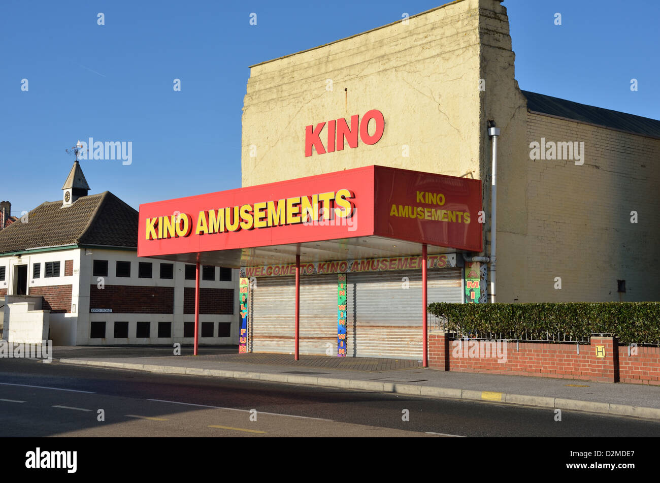 Closed run down amusement arcade from side Stock Photo - Alamy